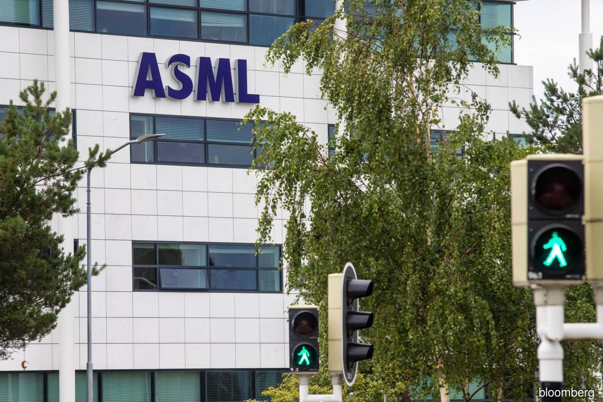 ASML sees signs of rebound with semiconductor market at nadir